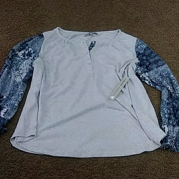 Absolutely Famous | Tops | Absolutely Famous Shirt | Poshmark